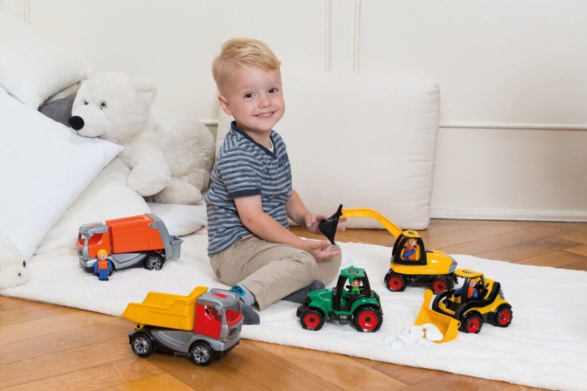 Bager Lena je sjajan, mali bager, predviđen da ulepša igru mališanima.